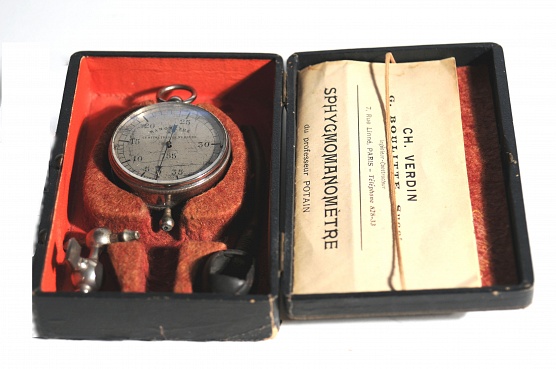 Sphygmometer :: MoHMA